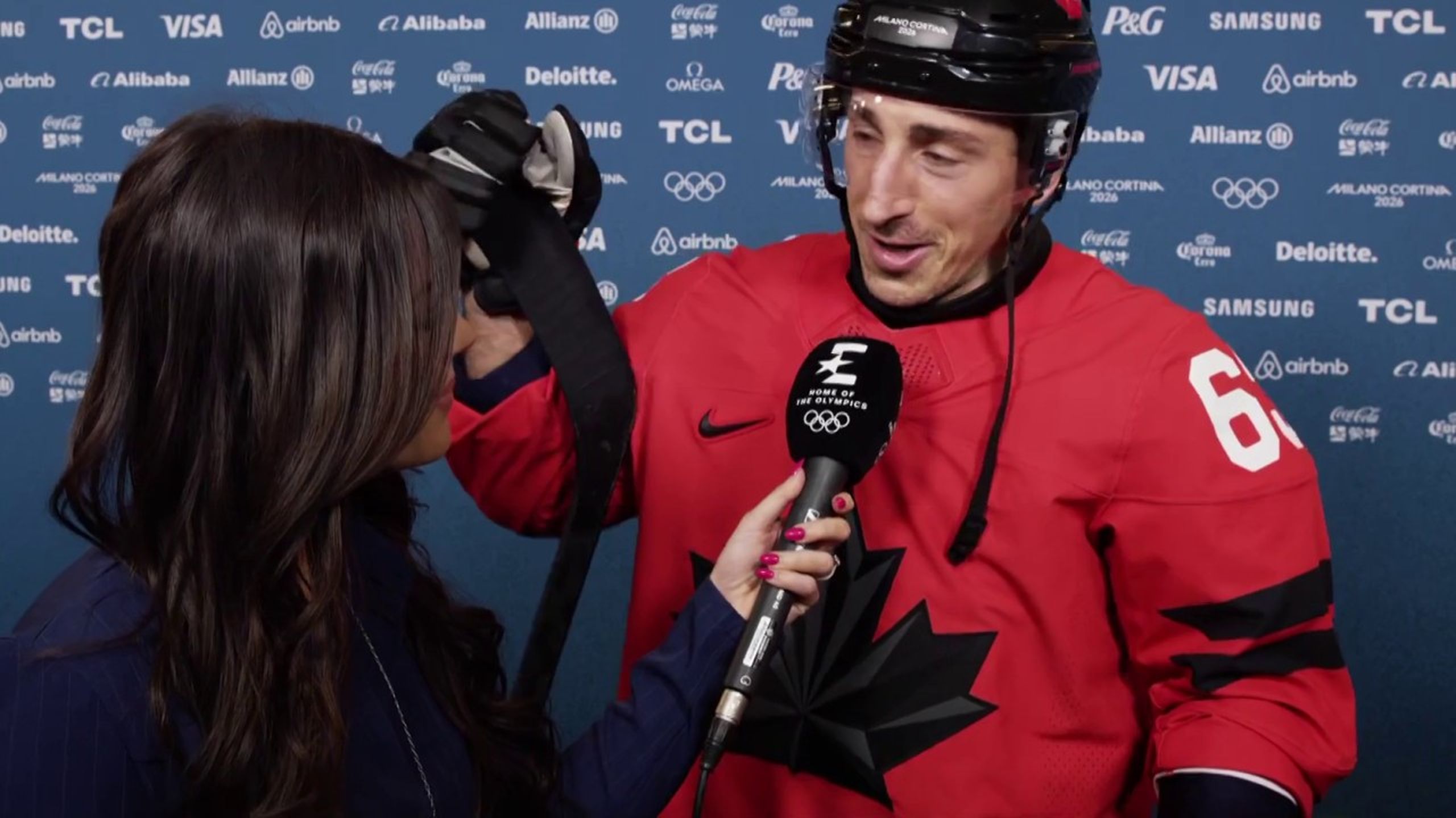 Olympia 2026 - Eishockey: Brad Marchand feiert Gamewinner Mitch Marner ...