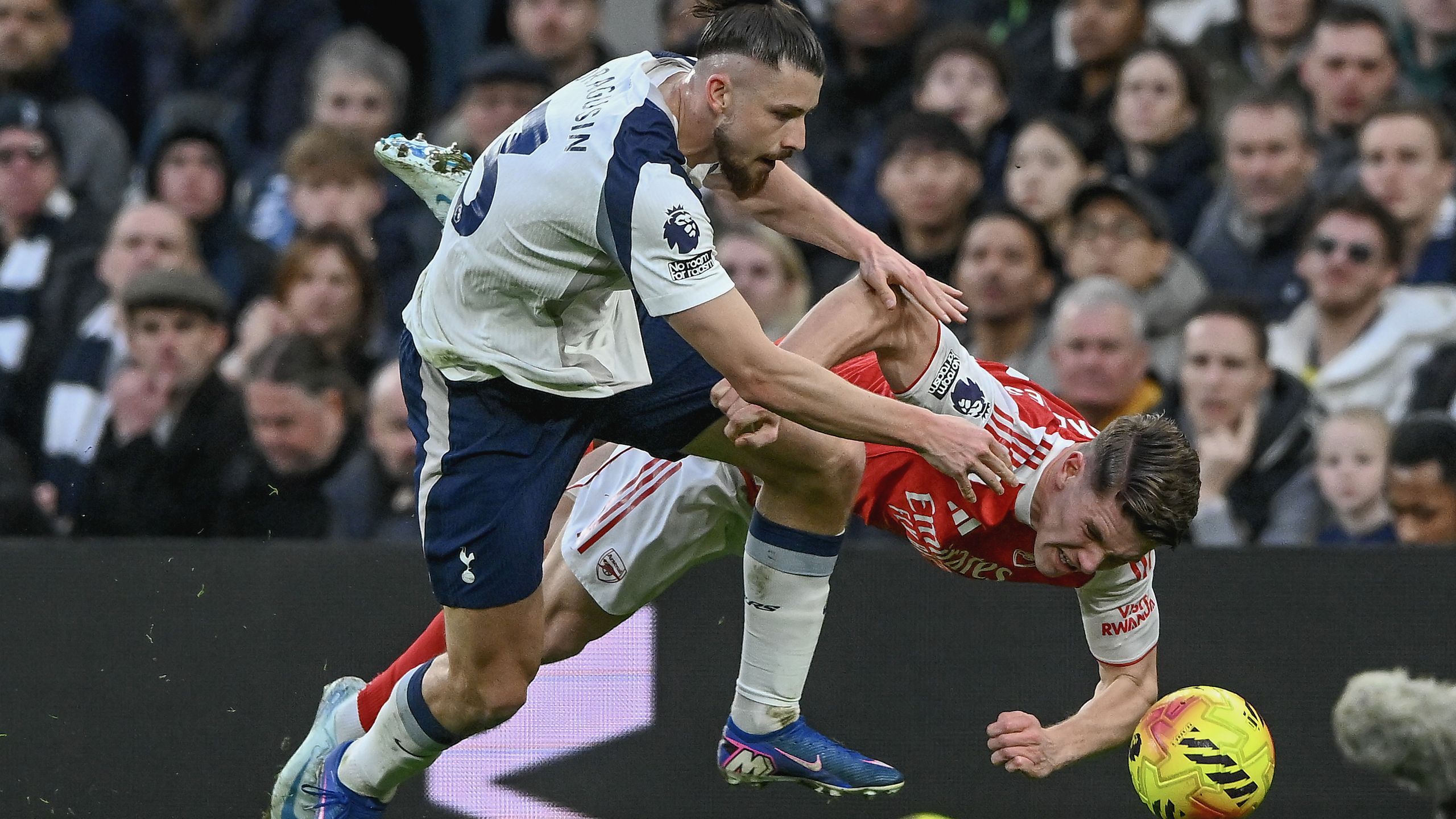Radu Drăgușin, cel mai bun om de la Tottenahm în derby-ul cu Arsenal ...