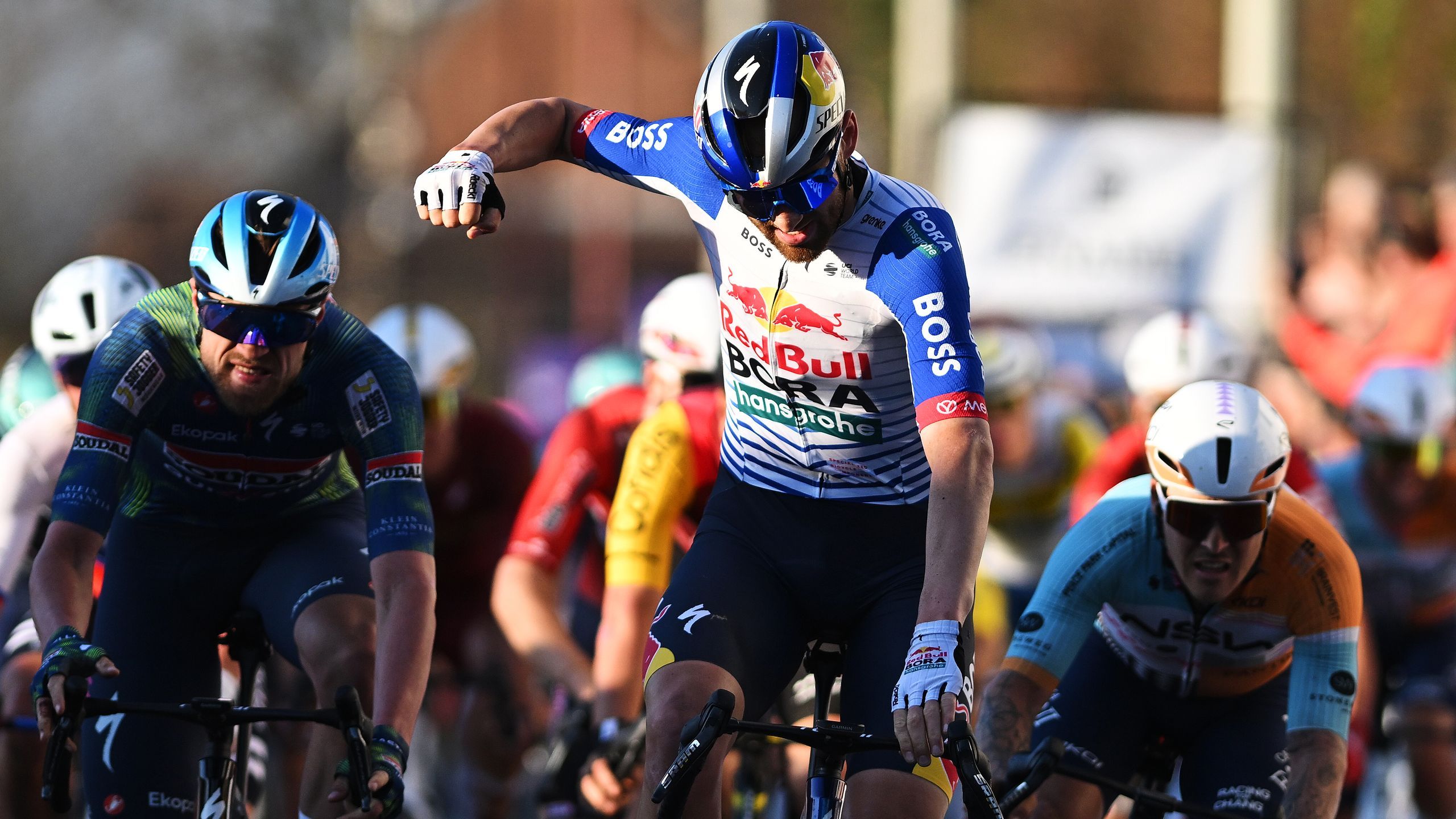Ename Samyn Classic 2026. Jordi Meeus wygrał sprinterską końcówkę ...