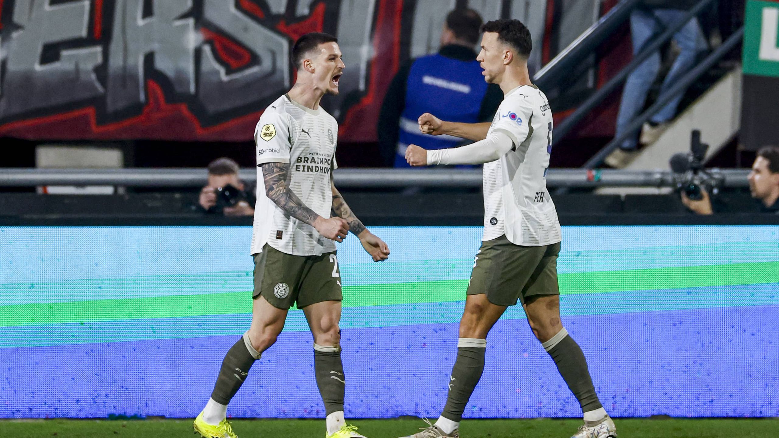 VIDEO: Dennis Man a marcat al 10-lea gol al sezonului, dar PSV e ...