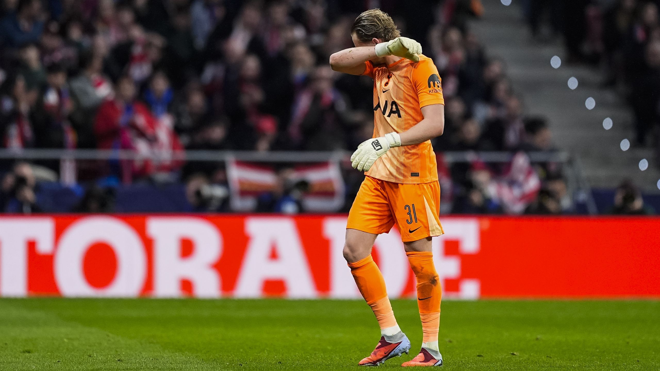Antonin Kinsky z koszmarnymi błędami. Wrze po meczu Atletico Madryt ...