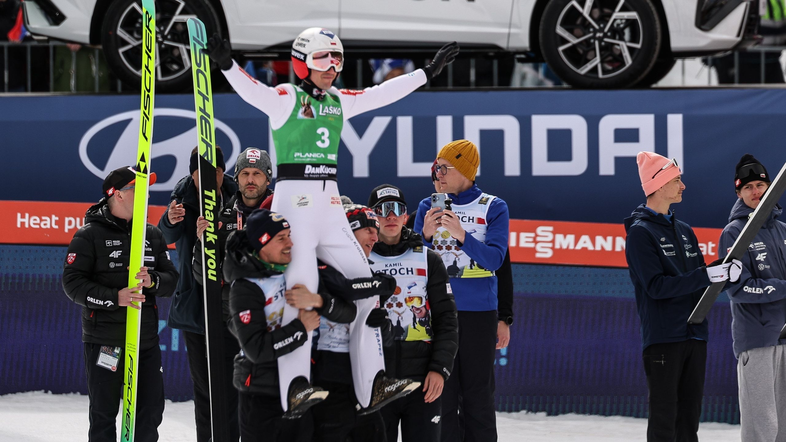 Kamil Stoch zakończył karierę. Zobacz dwa ostatnie skoki żywej legendy ...