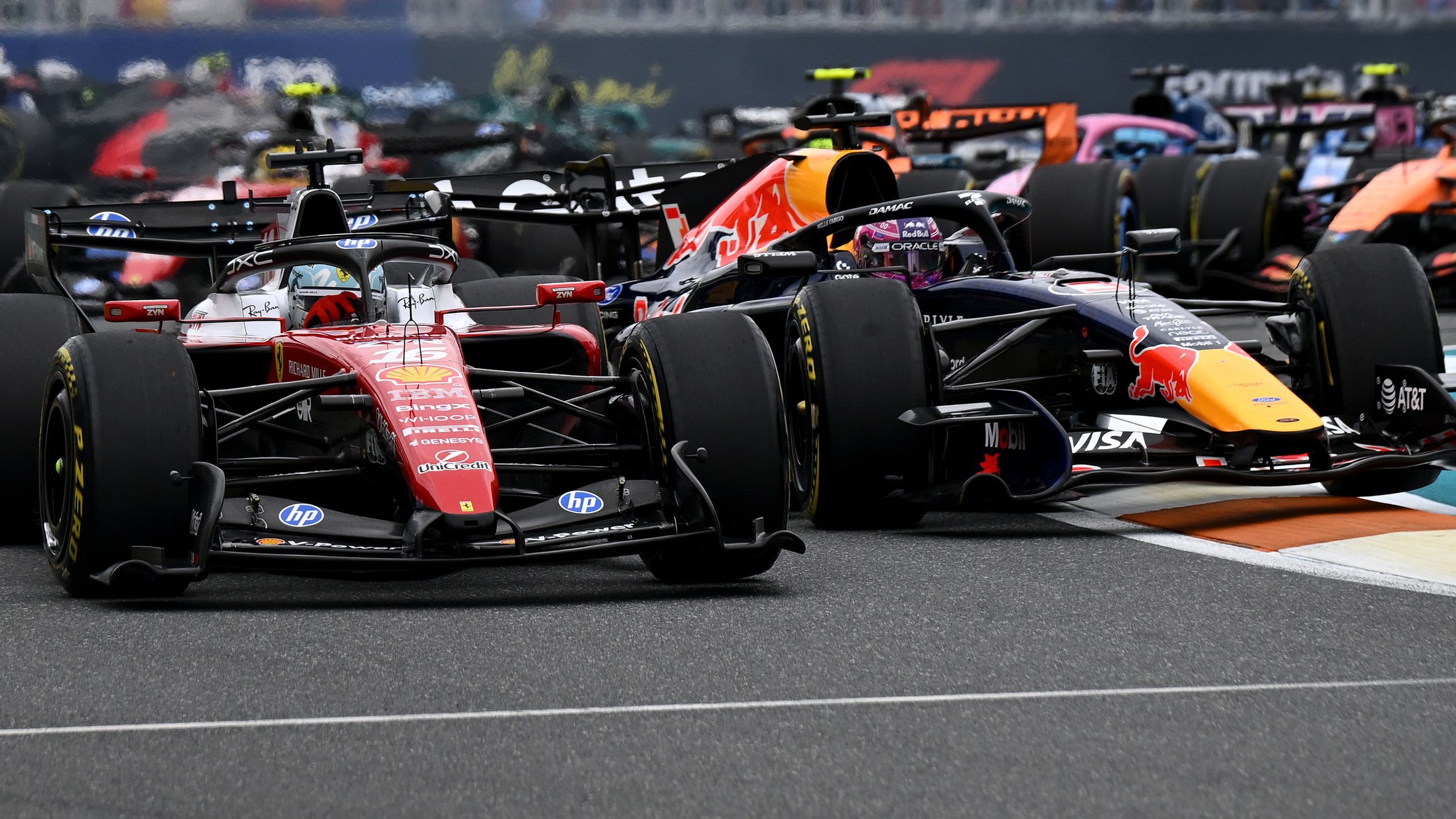 Max Verstappen vijfde na wild avontuur in Miami met spin in eerste ...