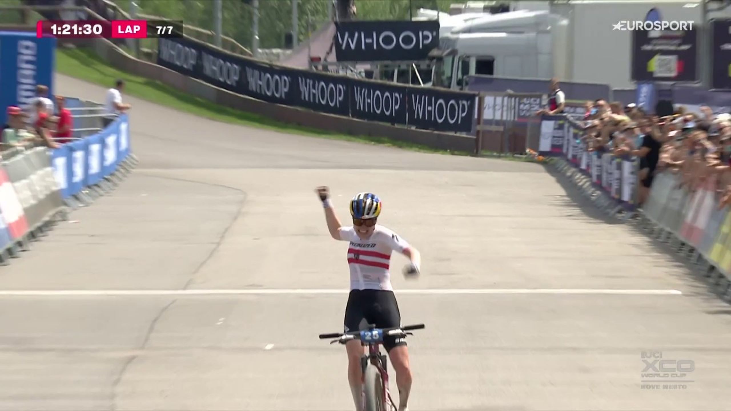 Puck Pieterse komt er niet aan te pas in Nove Mesto - Laura Stigger ...