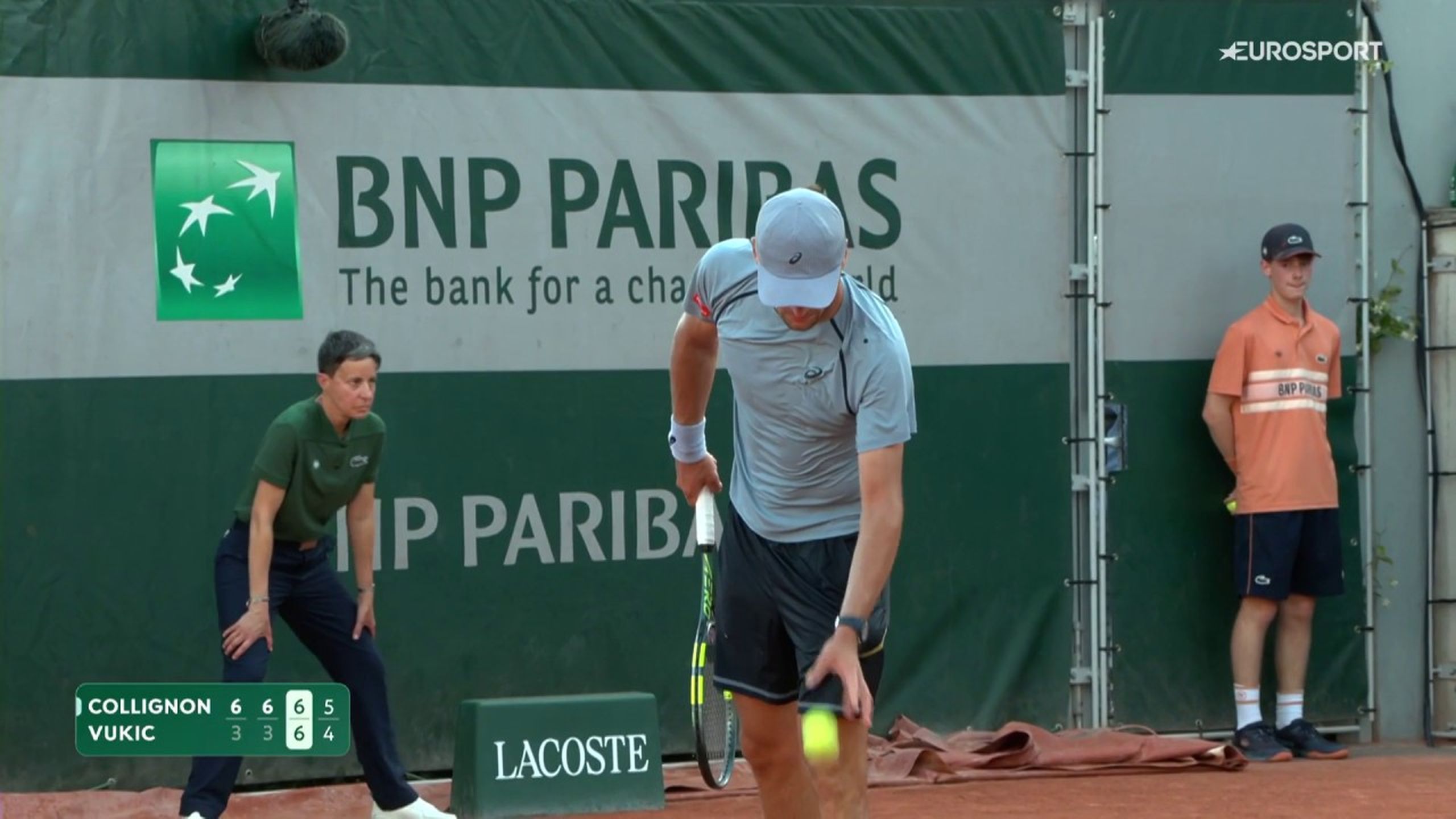 Raphael Collignon wint overtuigend bij debuut op Roland Garros ...