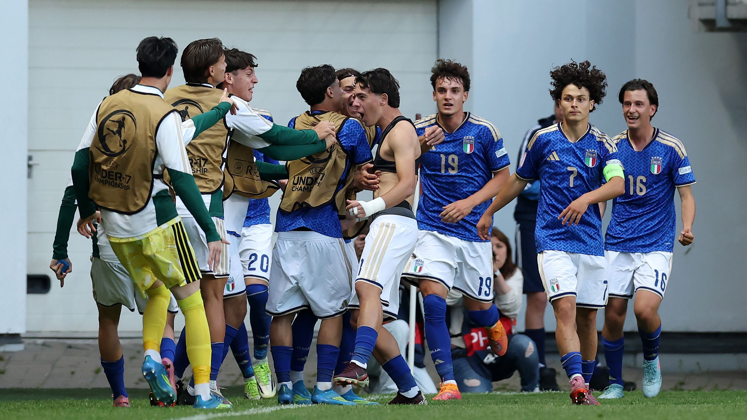 L'Italia Under 17 è Campione d'Europa! Dopo l'1-1 in rimonta ...