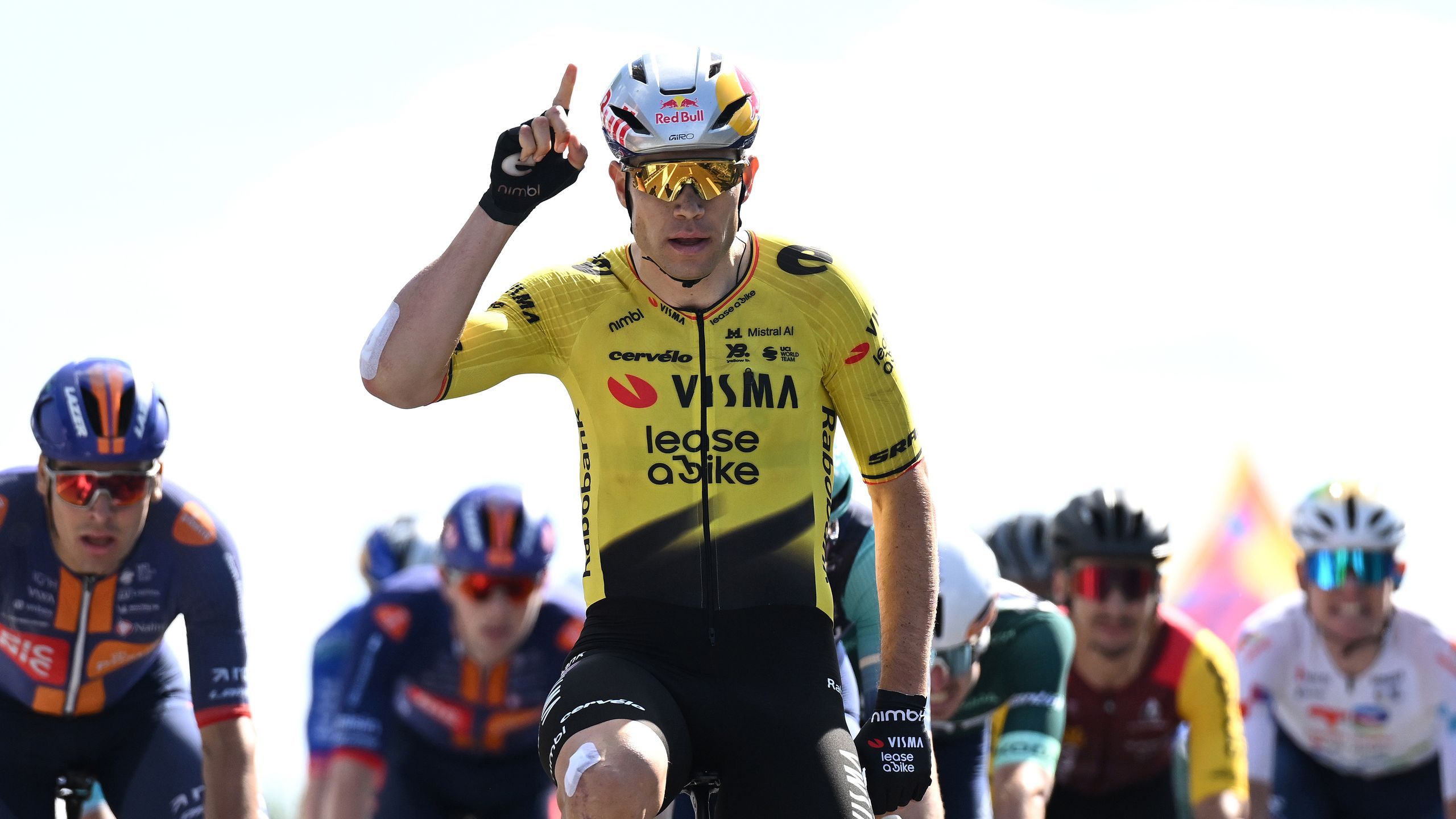 Finalmente Wout Van Aert! Volata imperiale a Villars-les-Dombes ...