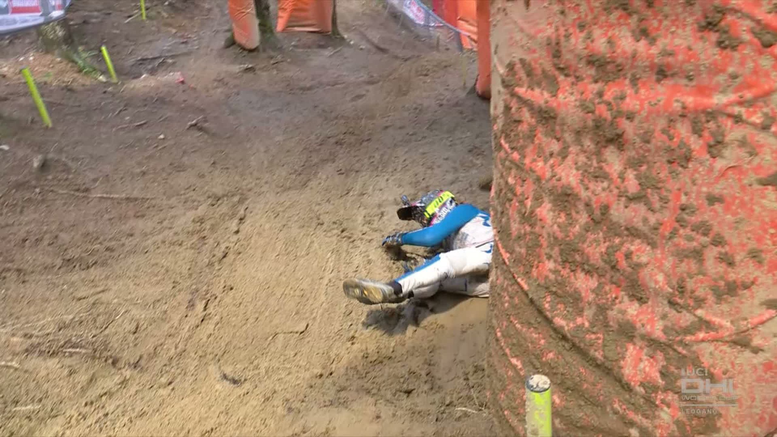 Mountainbike-Weltcup in Leogang: Sturz in den Schlamm - Antoine Pierron ...