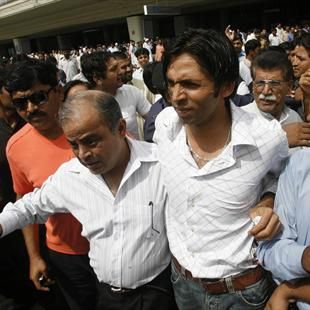 Asif arrives home - Eurosport