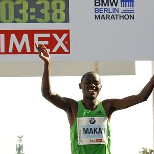 Kenyan Makau breaks mark - Eurosport