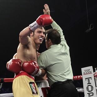 Chavez stops Lee - Eurosport