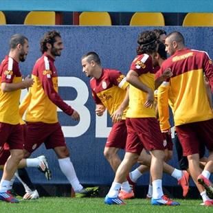 galatasaray albert riera hakan balta burak yilmaz selcuk inan - Eurosport