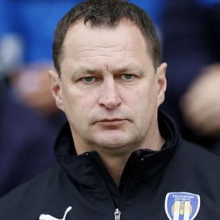 Colchester boss Tony Humes turns to sports psychologist - Eurosport