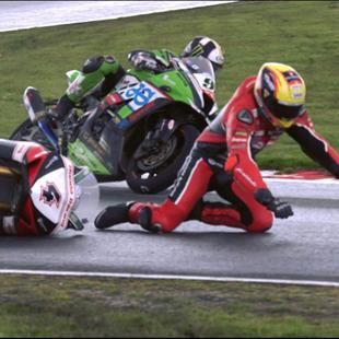 Dan Linfoot leads with two laps to go, is struck by commentator's curse ...