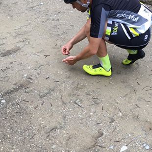 Chiodi lungo la strada dell'8° tappa: la denuncia di Bennati - Eurosport