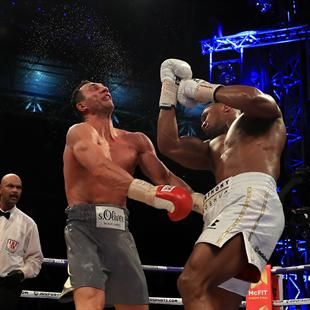 Le boxeur ukrainien Vladimir Klitschko annonce qu'il prend sa retraite ...