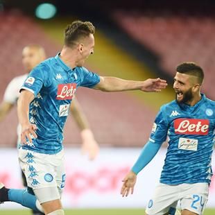 Insigne e Milik stritolano il Parma: il turnover tiene il Napoli a -3 ...