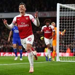 FC Arsenal | So feiert das Netz Mesut Özil nach seiner Gala gegen ...