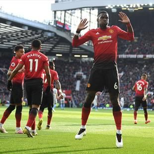 Deux penalties de Pogba et Manchester United reste dans la course à la ...