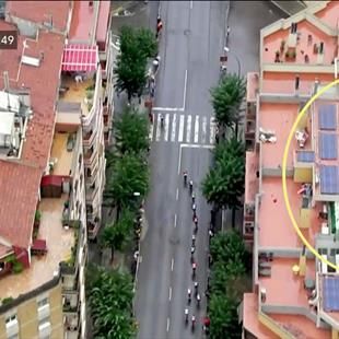 Scoperta una coltivazione di marijuana sul tetto con le riprese dell ...