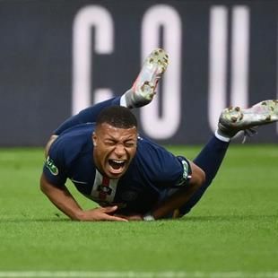 VIDEO. Scene teribile la Paris! Kylian Mbappe, victima unei intrări ...