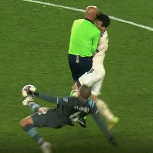 MLS | Trio gaat onderuit na botsing tussen scheidsrechter en twee ...