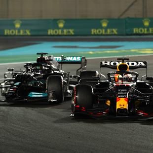 Max Verstappen verwundert über FIA-Entscheidung bei WM-Finale in Abu Dhabi nach Manöver gegen ...
