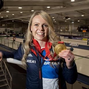 La medallista británica Vicky Wright, recibida como una heroína en su ...
