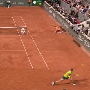 French Open 2022: Rafael Nadal wehrt vier Satzbälle am Stück gegen Zverev ab und holt sich den ...