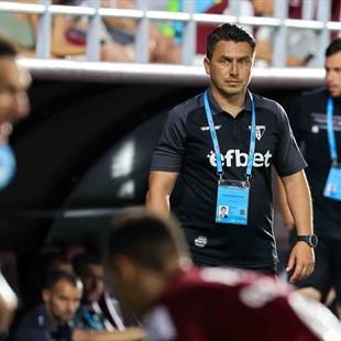 Ilie Poenaru are zilele numărate la UTA. Costel Gâlcă, pregătit să ...