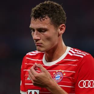 FC Bayern München: Oliver Kahn weist Benjamin Pavard wegen Wechsel ...