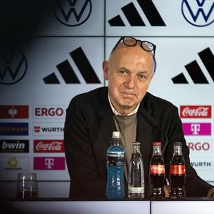 WM 2022 - DFB-Präsident Bernd Neuendorf präsentiert Beratergruppe um ...