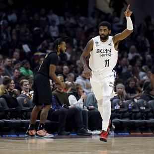 Resumen NBA | Irving roza la media centena para resucitar a los ...