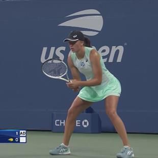 Świątek przełamała Davis już w 2. gemie 1. seta - Wszystkie sporty ...