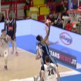 Virata e appoggio a canestro: David Michineau a segno contro Tortona ...