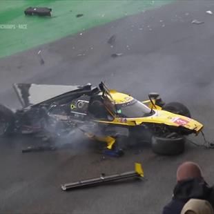 6 uur van Spa | Renger van der Zande beleeft zware crash in Eau Rouge ...