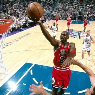 NBA: Schuhe von Michael Jordan aus legendärem "Flu Game" 1997 in den ...