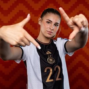 Jule Brand erklärt Wechsel zum VfL Wolfsburg trotz Angeboten von ...