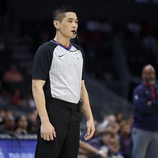 Il sudcoreano Intae Hwang realizza il suo sogno: è un arbitro NBA per ...