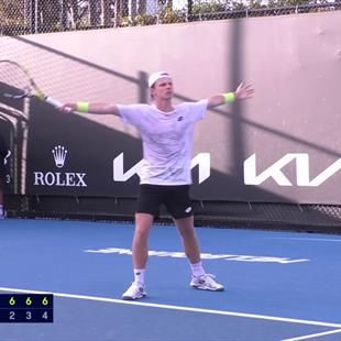 Australian Open | Jesper de Jong verrast bij debuut - overwinning en nu ...