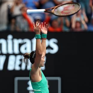 Qinwen Zheng bat Wang Yafan au 3e tour de l'Open d'Australie et jouera ...