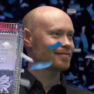 Gary Wilson odebrał trofeum za wygranie Welsh Open 2024 - Snooker video ...