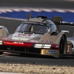 Jenson Button megjött a WEC-be, és egyből beleállt egy szikrázó csatába ...