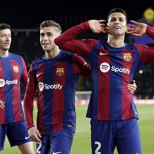 Ligue des champions | Le FC Barcelone bat Naples (3-1) et file en ...