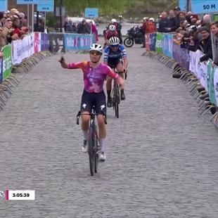 Volta NXT | Femke Markus sprint naar zege, moet in laatste kilometer ...