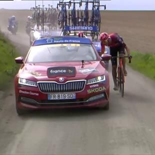 Paris - Roubaix: Disqualifikation! Joshua Tarling stocksauer über ...