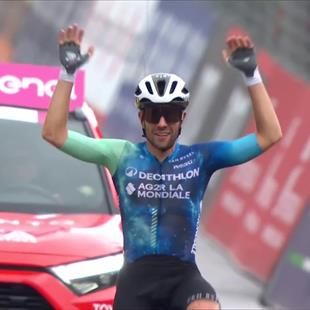 Andrea Vendrame wygrał 19. etap Giro d'Italia - Cycling video - Eurosport