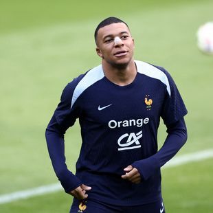 Eurocopa 2024 | Mbappé toca balón en el entrenamiento de Francia y su ...