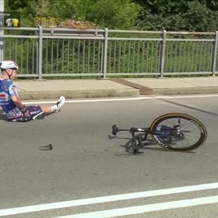 Tour de France - Casper Pedersen vola per terra proprio prima della ...