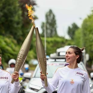 Se den olympiske fakkelstafetten - Dag 52 - Olympiske Leker video ...